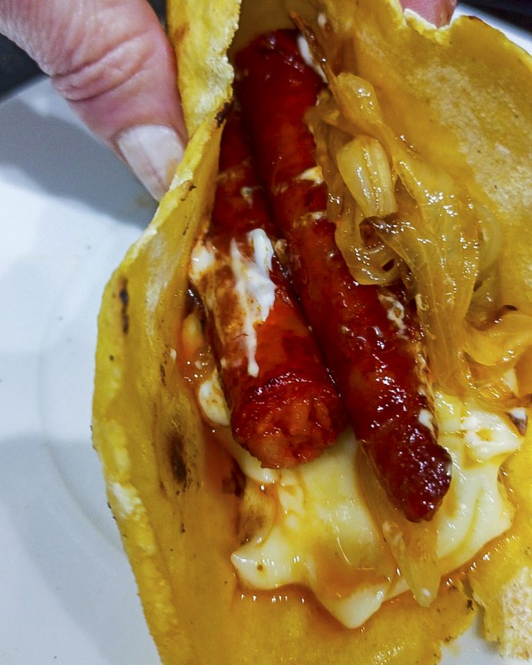 Talo con Txistorra, Queso y Cebolla - Comando Cocina